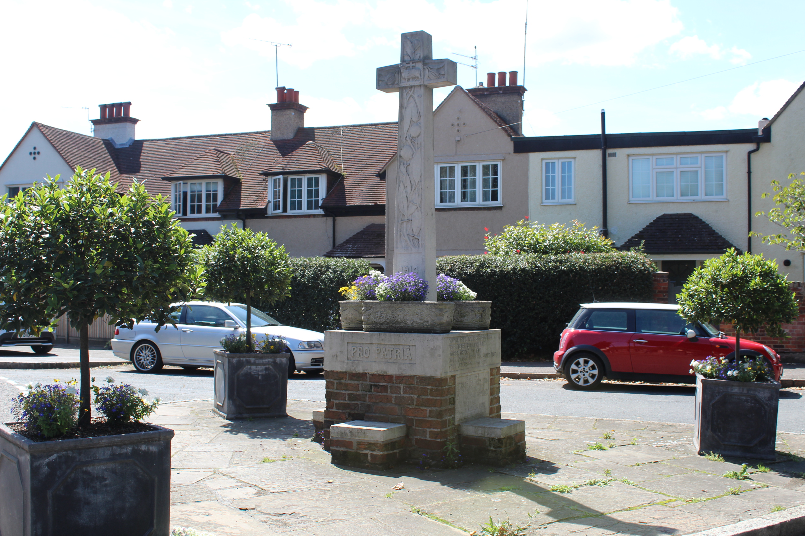 LALEHAM - War Memorials Online